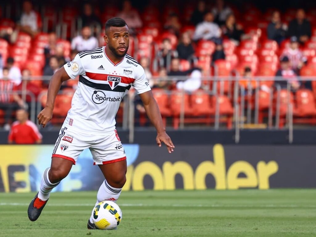 O jogador do São Paulo que já voltou das férias