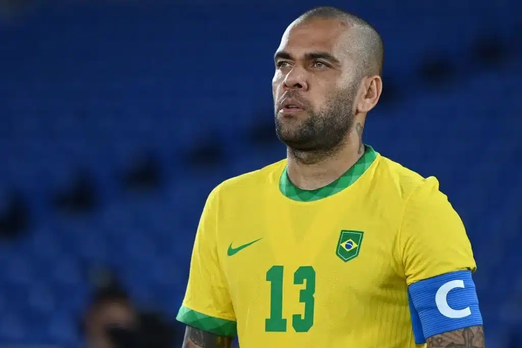 Quais foram os times que Daniel Alves jogou?