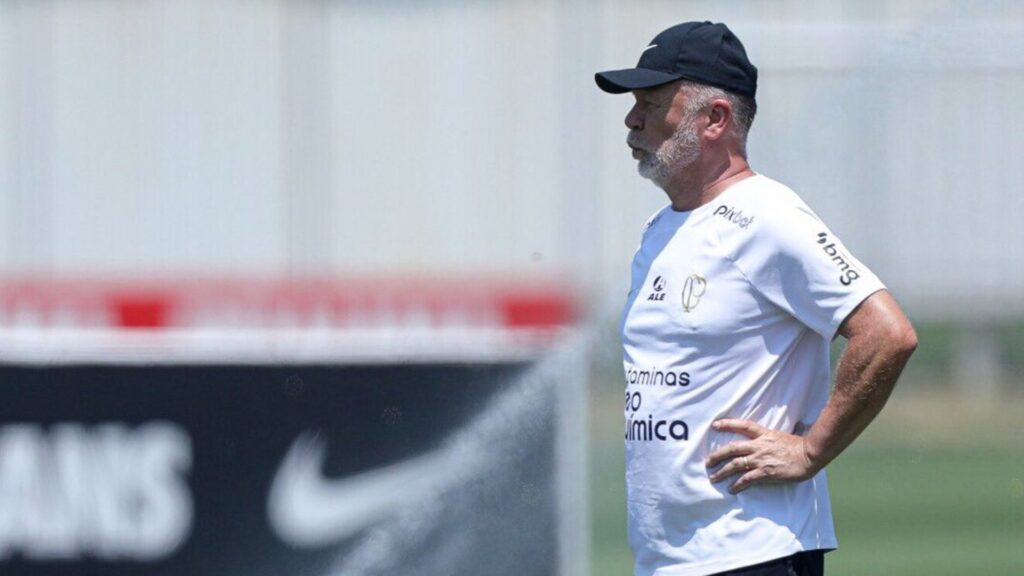 Mano Menezes ganha dor de cabeça inesperada no Corinthians