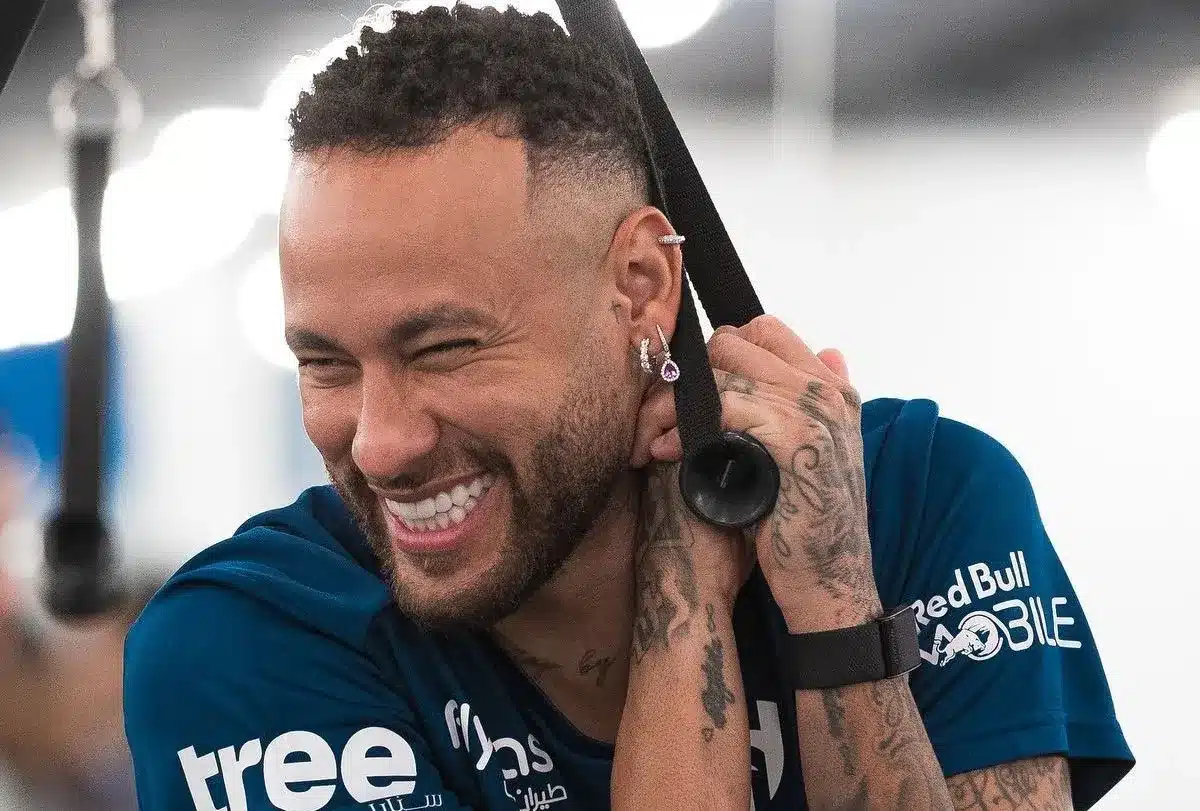 Por R$ 973 milhões, Neymar compra o Santos e se torna dono do clube