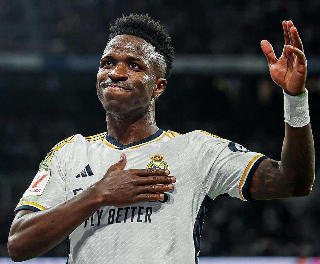 Vini Jr toma decisão na carreira sobre jogar na Arábia e assina novo ...