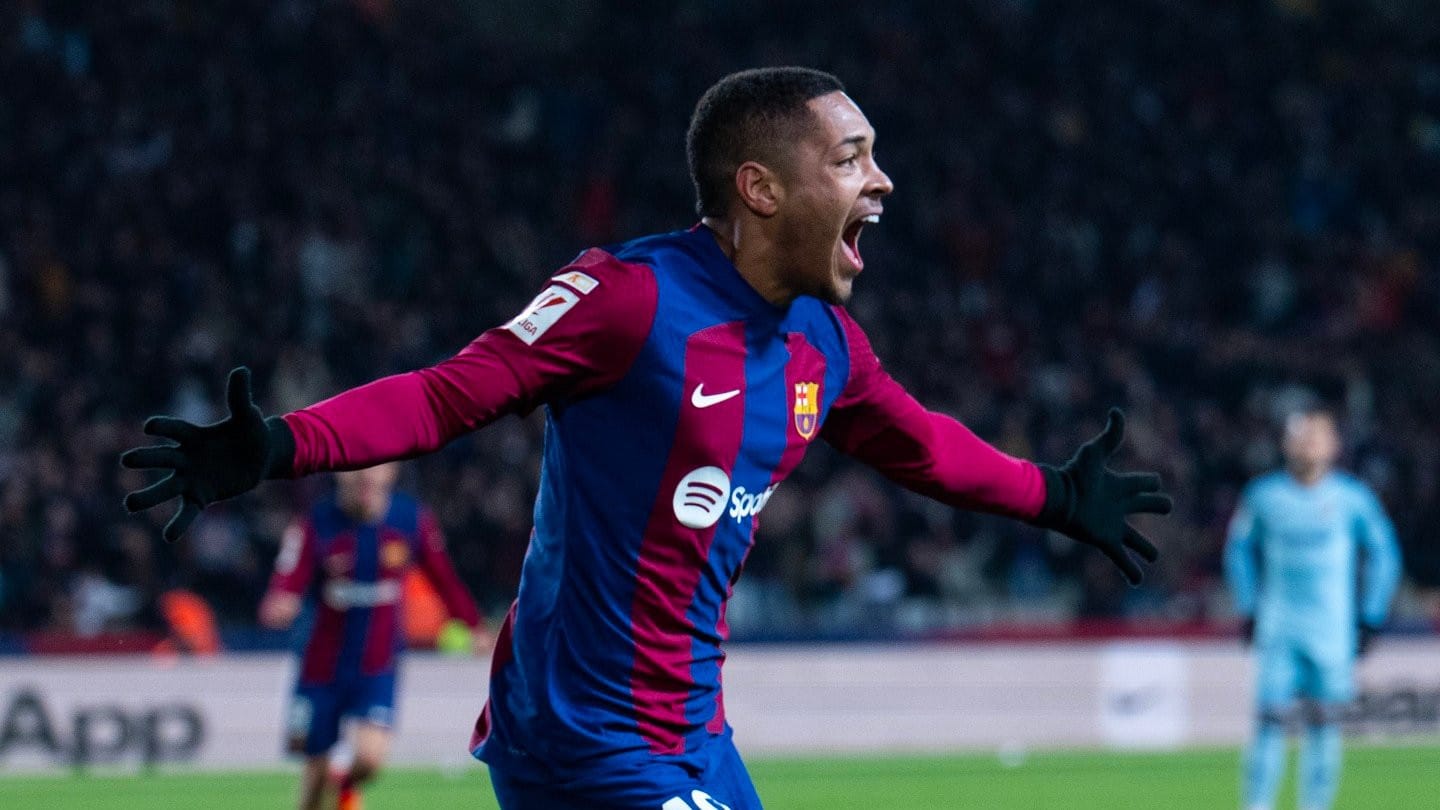 Valor da dívida do Barcelona ao Athletico por compra de Vitor Roque é ...