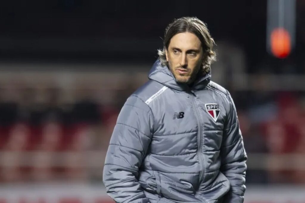 Zubeldía aprova e São Paulo pode ganhar reforço para o meio-campo já ...