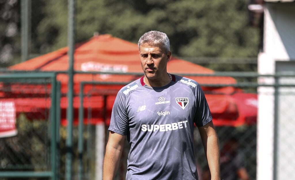 São Paulo faz reunião de ‘emergência’ com Crespo para definir futuro