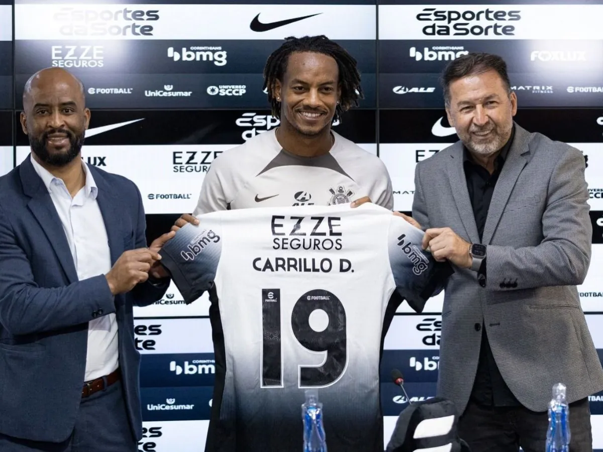 Qual a situação de Carrillo no Corinthians?